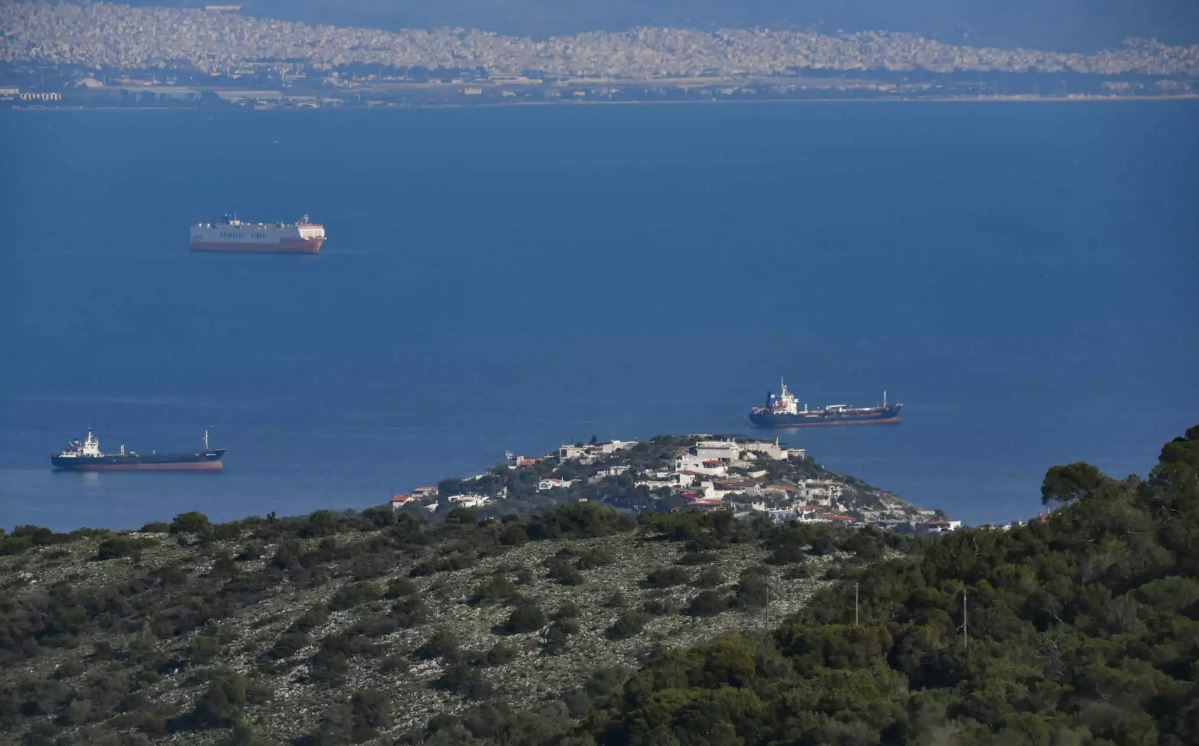 Φωτιά ΤΩΡΑ σε πλοίο στο Πέραμα - Tilegrafimanews – Έκτακτες ειδήσεις ...