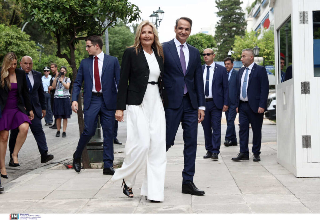 Χρόνια πολλά: Κάρτες ευχών για γιορτή και γενέθλια - Tilegrafimanews