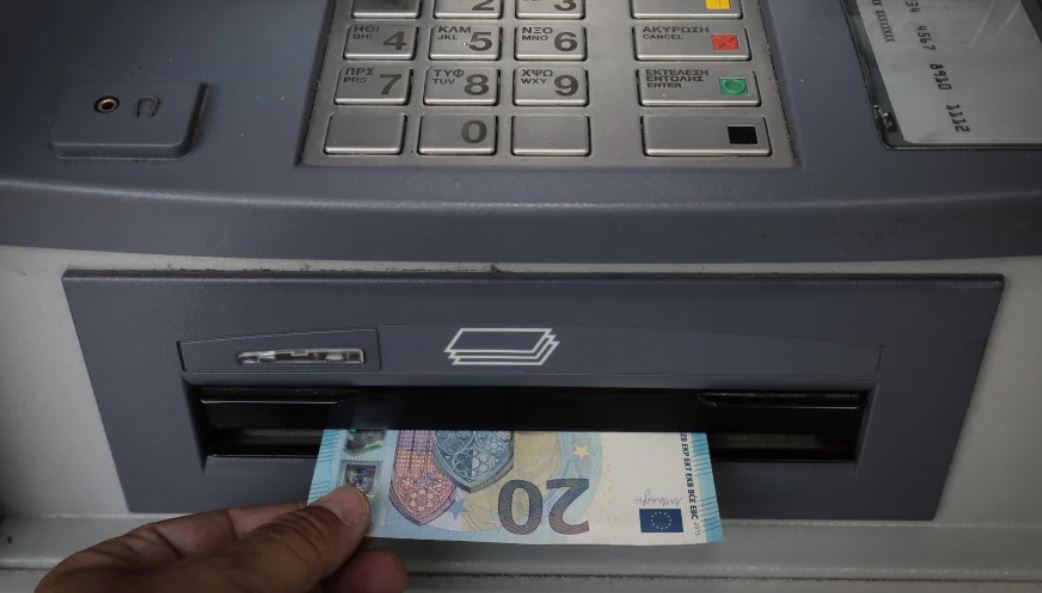 ΠΛΗΡΩΜΗ ΣΥΝΤΑΞΕΩΝ LIVE!!! ΣΤΑ ΔΥΟ ΟΙ ΠΛΗΡΩΜΕΣ!!! ΣΥΝΤΑΞΕΙΣ ΕΦΚΑ, ΟΓΑ ...