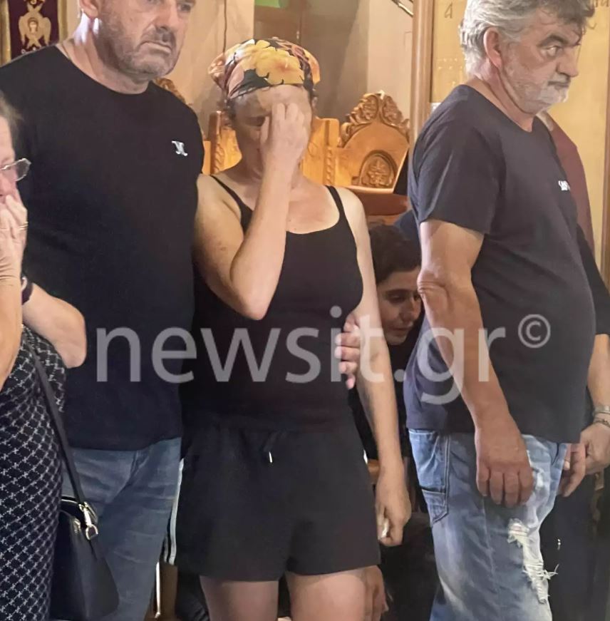 Ράγισαν και οι πέτρες στην κηδεία του Αντώνη Καργιώτη - Η Κρήτη ...