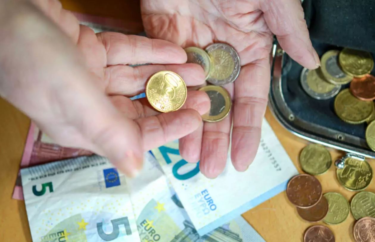 ΣΥΝΤΑΞΗ ΓΙΑ ΜΗΤΕΡΕΣ !!! ΤΙ ΕΓΙΝΕ ΚΑΙ ΜΠΟΡΟΥΝ ΝΑ ΒΓΟΥΝ ΑΠΟ ΤΑ 56 ...