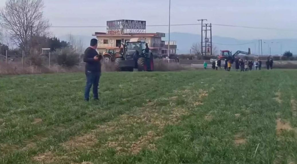 Αγριεύουν οι αγρότες! Διασχίζουν χωράφια για να μπουν στη Θεσσαλονίκη ...