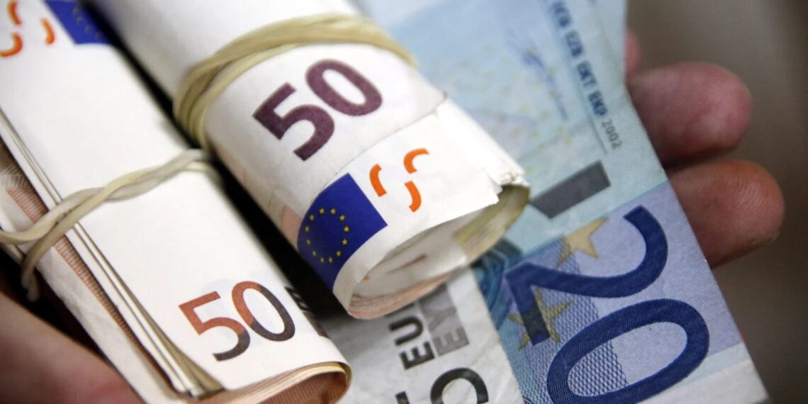 Οι νοικοκυρές ετοιμάζουν…. την ΦΑΝΟΥΡΟΠΙΤΑ για την παραμονή του ΑΓΙΟΥ ...